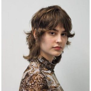 51 Best Medium Shaggy Wispy Haircuts to Wear in 2022